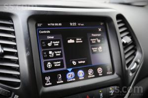 Grey Jeep Cherokee 2018 in Riga, with an engine capacity of 2.20 L and mileage of 176 thousand km for 13995 €, photo 15 on AUTOMOTO.COM.LV