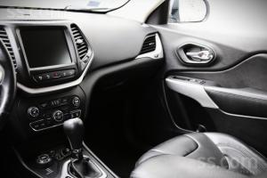 Grey Jeep Cherokee 2018 in Riga, with an engine capacity of 2.20 L and mileage of 176 thousand km for 13995 €, photo 19 on AUTOMOTO.COM.LV