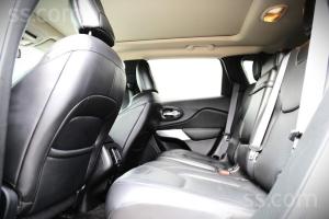 Grey Jeep Cherokee 2018 in Riga, with an engine capacity of 2.20 L and mileage of 176 thousand km for 13995 €, photo 20 on AUTOMOTO.COM.LV