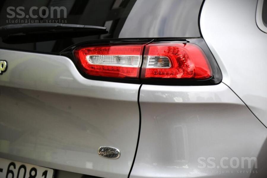Grey Jeep Cherokee 2018 in Riga, with an engine capacity of 2.20 L and mileage of 176 thousand km for 13995 €, photo 26 on AUTOMOTO.COM.LV