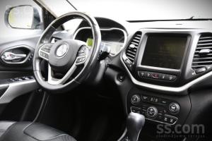 Grey Jeep Cherokee 2018 in Riga, with an engine capacity of 2.20 L and mileage of 176 thousand km for 13995 €, photo 27 on AUTOMOTO.COM.LV