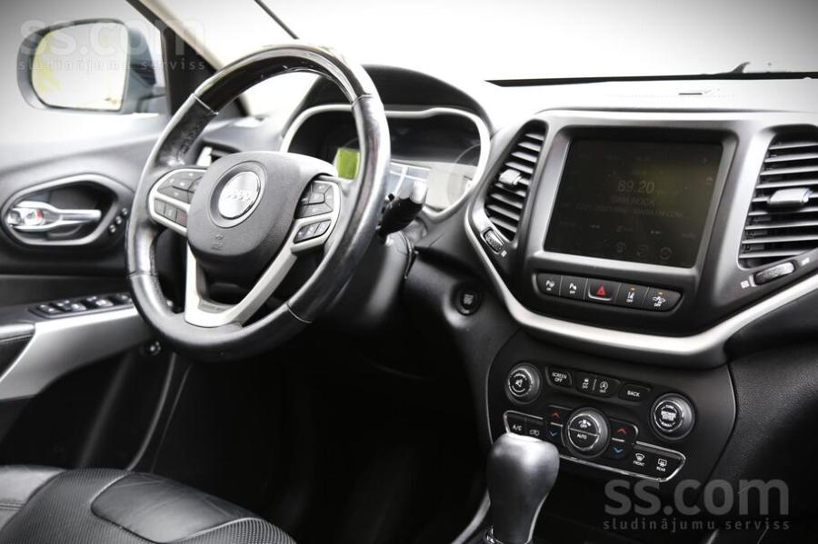 Grey Jeep Cherokee 2018 in Riga, with an engine capacity of 2.20 L and mileage of 176 thousand km for 13995 €, photo 27 on AUTOMOTO.COM.LV