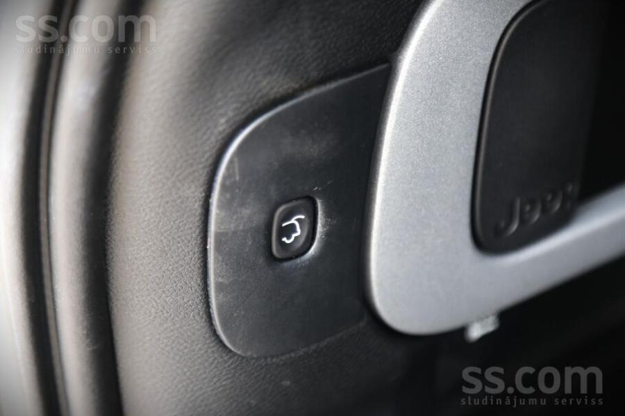 Grey Jeep Cherokee 2018 in Riga, with an engine capacity of 2.20 L and mileage of 176 thousand km for 13995 €, photo 28 on AUTOMOTO.COM.LV
