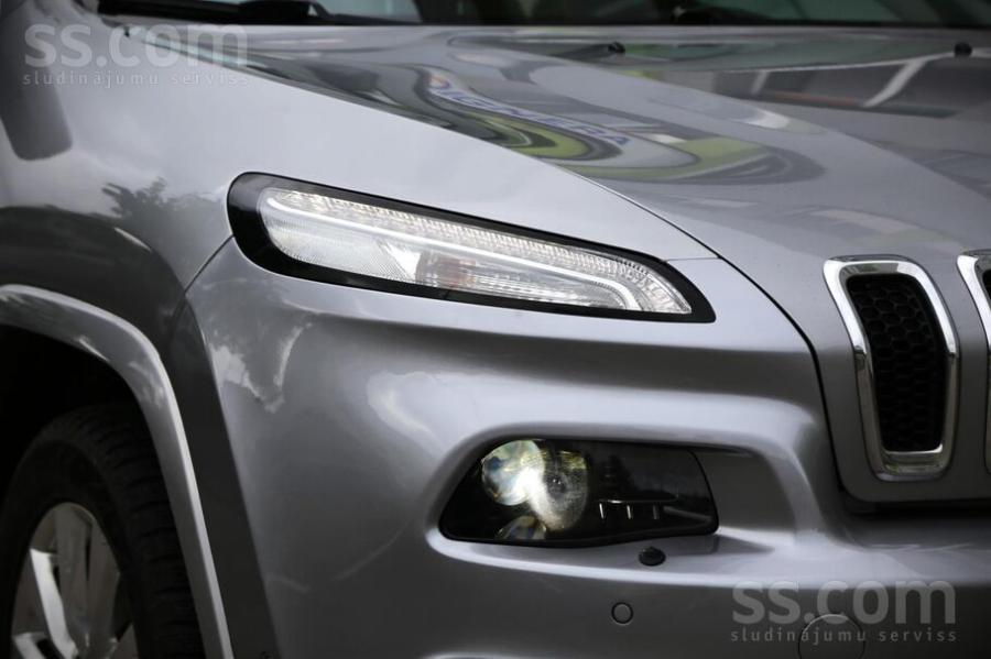 Grey Jeep Cherokee 2018 in Riga, with an engine capacity of 2.20 L and mileage of 176 thousand km for 13995 €, photo 30 on AUTOMOTO.COM.LV