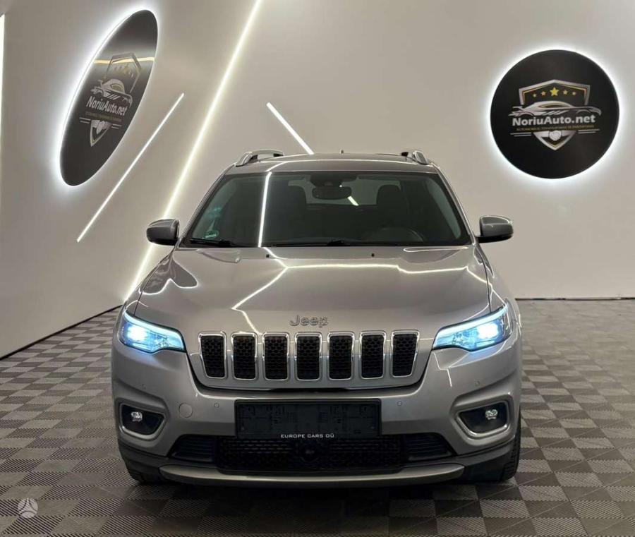 Grey Jeep Cherokee 2018 in Marijampole, with an engine capacity of 2.17 L and mileage of 168 thousand km for 13350 €, photo 5 on AUTOMOTO.COM.LV