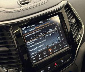 Grey Jeep Cherokee 2018 in Marijampole, with an engine capacity of 2.17 L and mileage of 168 thousand km for 13350 €, photo 10 on AUTOMOTO.COM.LV