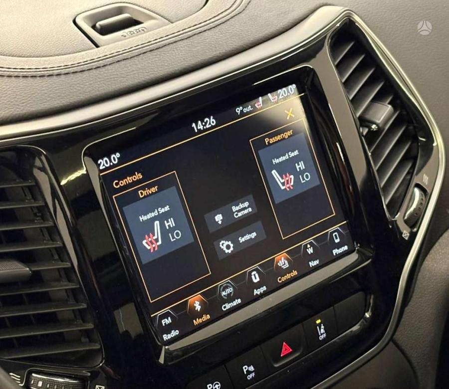 Grey Jeep Cherokee 2018 in Marijampole, with an engine capacity of 2.17 L and mileage of 168 thousand km for 13350 €, photo 11 on AUTOMOTO.COM.LV