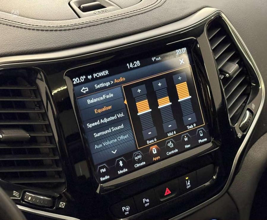 Grey Jeep Cherokee 2018 in Marijampole, with an engine capacity of 2.17 L and mileage of 168 thousand km for 13350 €, photo 13 on AUTOMOTO.COM.LV