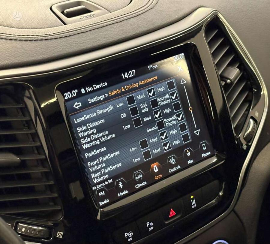 Grey Jeep Cherokee 2018 in Marijampole, with an engine capacity of 2.17 L and mileage of 168 thousand km for 13350 €, photo 14 on AUTOMOTO.COM.LV