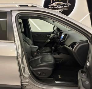 Grey Jeep Cherokee 2018 in Marijampole, with an engine capacity of 2.17 L and mileage of 168 thousand km for 13350 €, photo 19 on AUTOMOTO.COM.LV
