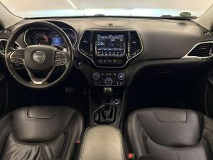 Grey Jeep Cherokee 2018 in Marijampole, with an engine capacity of 2.17 L and mileage of 168 thousand km for 13350 €, photo 22 on AUTOMOTO.COM.LV