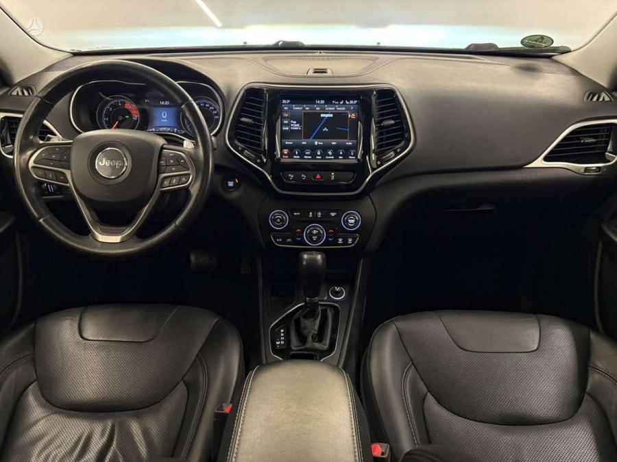 Grey Jeep Cherokee 2018 in Marijampole, with an engine capacity of 2.17 L and mileage of 168 thousand km for 13350 €, photo 22 on AUTOMOTO.COM.LV