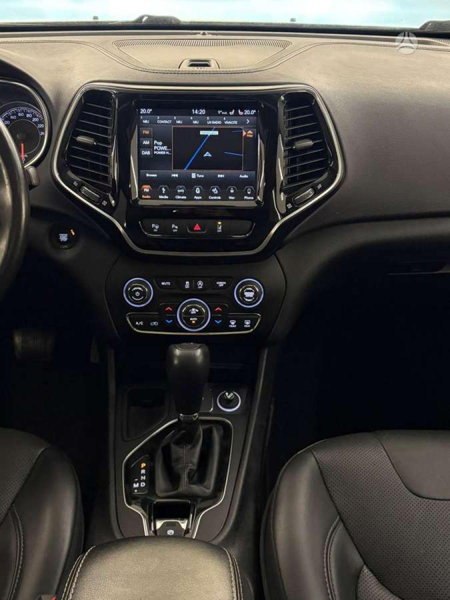 Grey Jeep Cherokee 2018 in Marijampole, with an engine capacity of 2.17 L and mileage of 168 thousand km for 13350 €, photo 26 on AUTOMOTO.COM.LV