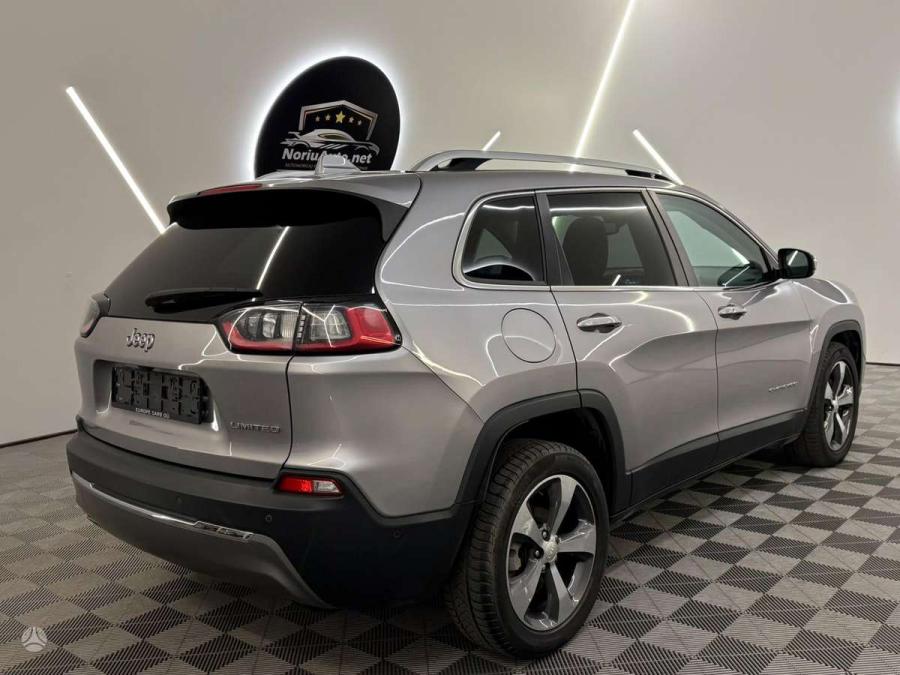 Grey Jeep Cherokee 2018 in Marijampole, with an engine capacity of 2.17 L and mileage of 168 thousand km for 13350 €, photo 33 on AUTOMOTO.COM.LV