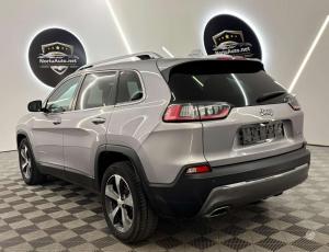 Grey Jeep Cherokee 2018 in Marijampole, with an engine capacity of 2.17 L and mileage of 168 thousand km for 13350 €, photo 35 on AUTOMOTO.COM.LV
