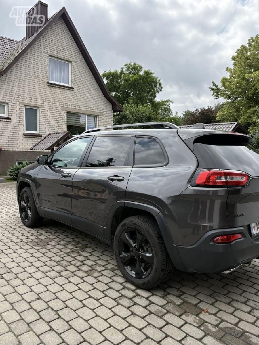 Pelēks Jeep Cherokee 2018 Viļņa, ar dzinēja tilpumu 2.20 L un nobraukumu 146 tūkst. km par 12500 €, foto 4 vietnē AUTOMOTO.COM.LV