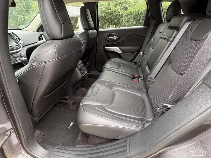 Pelēks Jeep Cherokee 2018 Viļņa, ar dzinēja tilpumu 2.20 L un nobraukumu 146 tūkst. km par 12500 €, foto 13 vietnē AUTOMOTO.COM.LV
