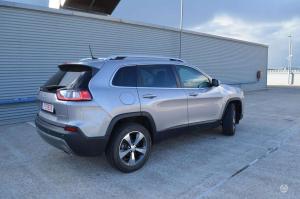 Pelēks Jeep Cherokee 2019 Viļņa, ar dzinēja tilpumu 3.24 L un nobraukumu 155 tūkst. km par 14550 €, foto 5 vietnē AUTOMOTO.COM.LV