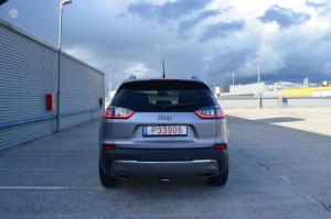 Pelēks Jeep Cherokee 2019 Viļņa, ar dzinēja tilpumu 3.24 L un nobraukumu 155 tūkst. km par 14550 €, foto 8 vietnē AUTOMOTO.COM.LV