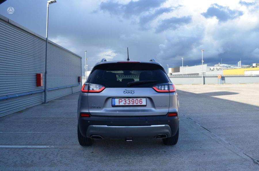 Pelēks Jeep Cherokee 2019 Viļņa, ar dzinēja tilpumu 3.24 L un nobraukumu 155 tūkst. km par 14550 €, foto 8 vietnē AUTOMOTO.COM.LV