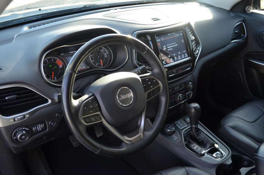 Pelēks Jeep Cherokee 2019 Viļņa, ar dzinēja tilpumu 3.24 L un nobraukumu 155 tūkst. km par 14550 €, foto 9 vietnē AUTOMOTO.COM.LV