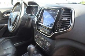 Pelēks Jeep Cherokee 2019 Viļņa, ar dzinēja tilpumu 3.24 L un nobraukumu 155 tūkst. km par 14550 €, foto 10 vietnē AUTOMOTO.COM.LV