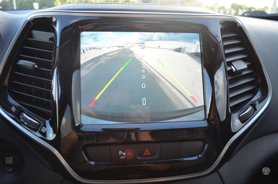 Pelēks Jeep Cherokee 2019 Viļņa, ar dzinēja tilpumu 3.24 L un nobraukumu 155 tūkst. km par 14550 €, foto 12 vietnē AUTOMOTO.COM.LV