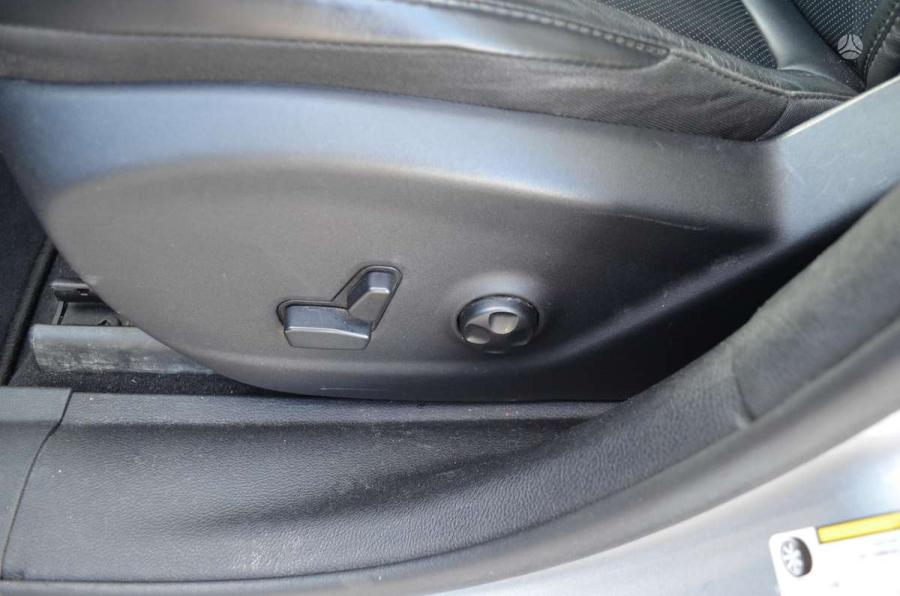 Pelēks Jeep Cherokee 2019 Viļņa, ar dzinēja tilpumu 3.24 L un nobraukumu 155 tūkst. km par 14550 €, foto 15 vietnē AUTOMOTO.COM.LV