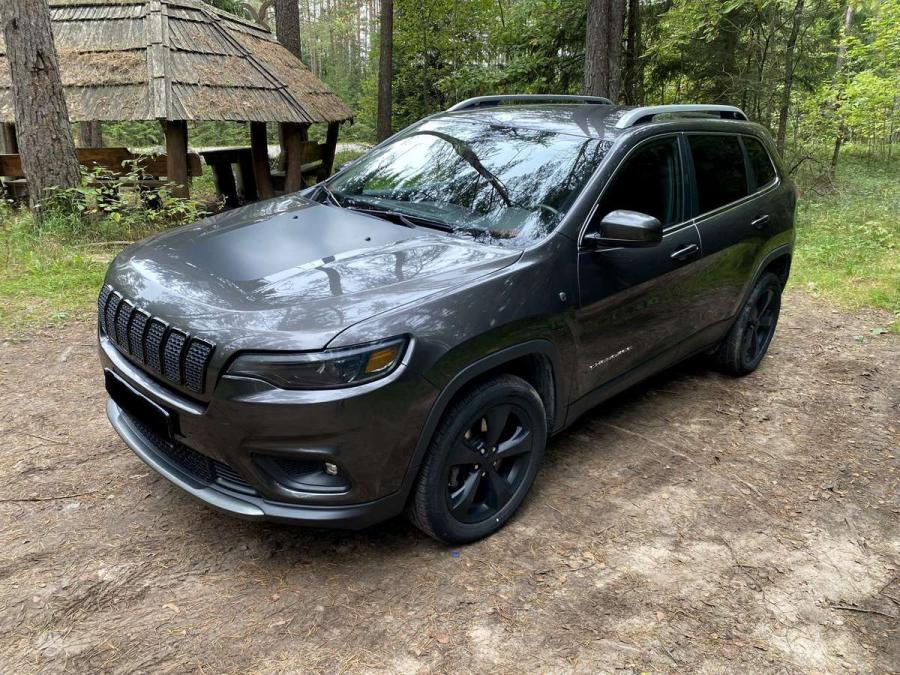 Grey Jeep Cherokee 2019 in Vilnius, with an engine capacity of 2.40 L and mileage of 127 thousand km for 13700 €, photo 2 on AUTOMOTO.COM.LV