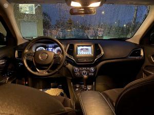 Grey Jeep Cherokee 2019 in Vilnius, with an engine capacity of 2.40 L and mileage of 127 thousand km for 13700 €, photo 11 on AUTOMOTO.COM.LV