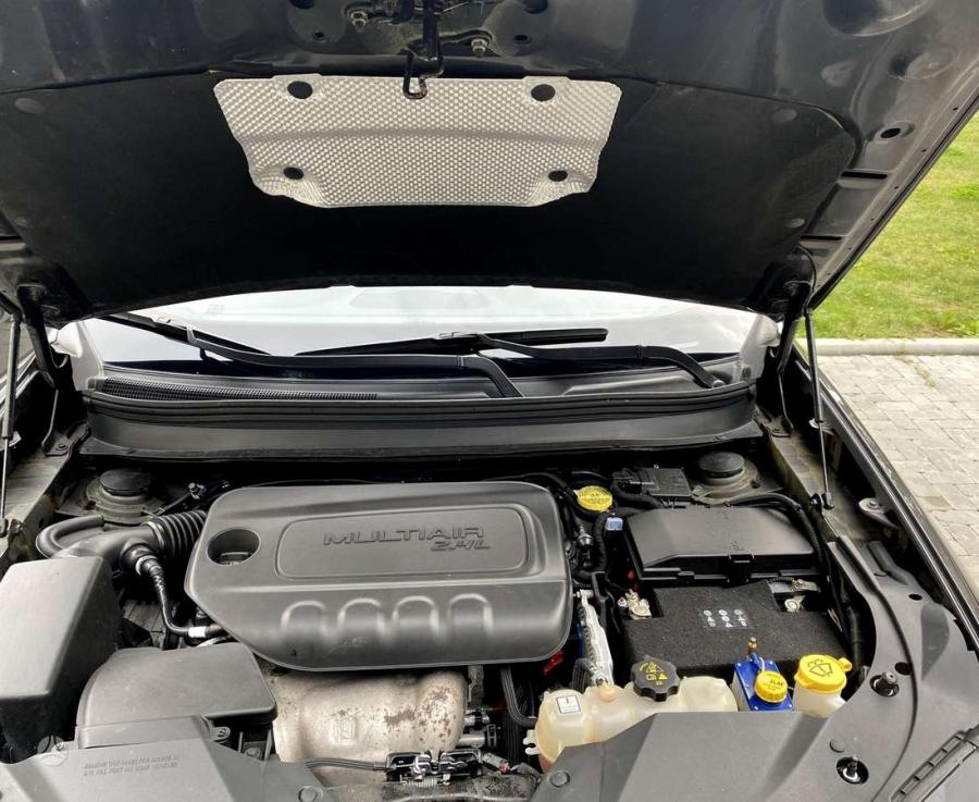 Grey Jeep Cherokee 2019 in Vilnius, with an engine capacity of 2.40 L and mileage of 127 thousand km for 13700 €, photo 18 on AUTOMOTO.COM.LV