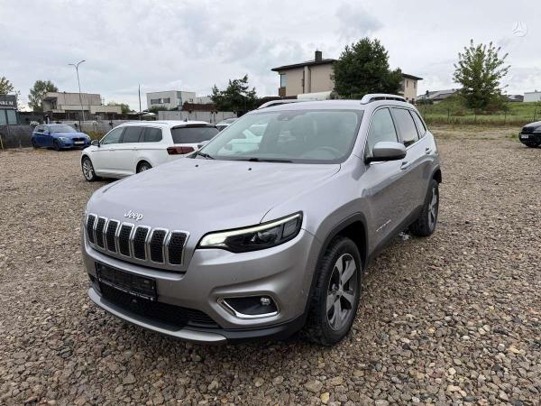 Grey Jeep Cherokee 2019 in Vilnius, with an engine capacity of 2.18 L and mileage of 150 thousand km for 13250 €, photo 1 on AUTOMOTO.COM.LV