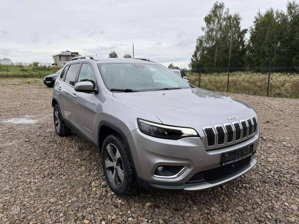 Grey Jeep Cherokee 2019 in Vilnius, with an engine capacity of 2.18 L and mileage of 150 thousand km for 13250 €, photo 5 on AUTOMOTO.COM.LV