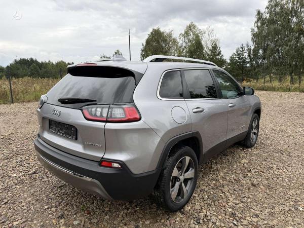 Grey Jeep Cherokee 2019 in Vilnius, with an engine capacity of 2.18 L and mileage of 150 thousand km for 13250 €, photo 6 on AUTOMOTO.COM.LV