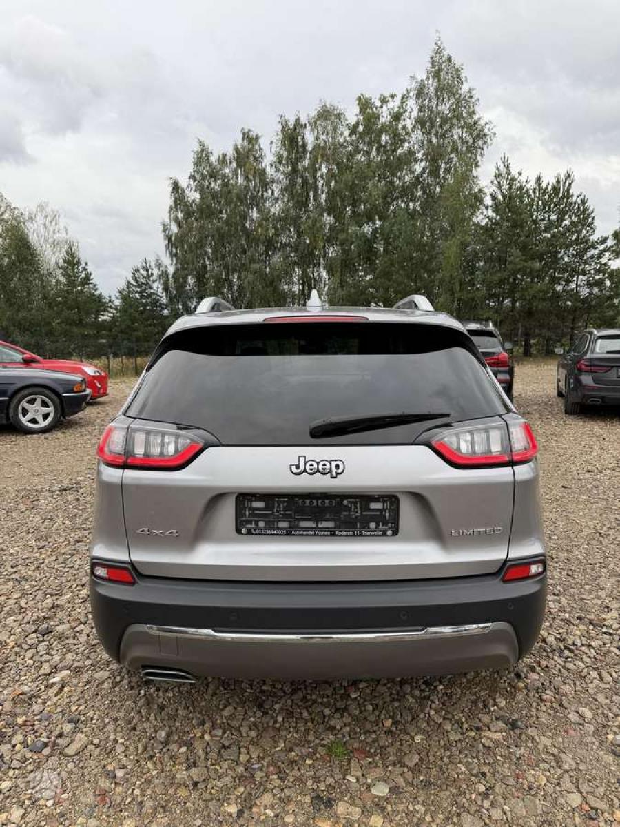 Pelēks Jeep Cherokee 2019 Viļņa, ar dzinēja tilpumu 2.18 L un nobraukumu 150 tūkst. km par 13250 €, foto 7 vietnē AUTOMOTO.COM.LV