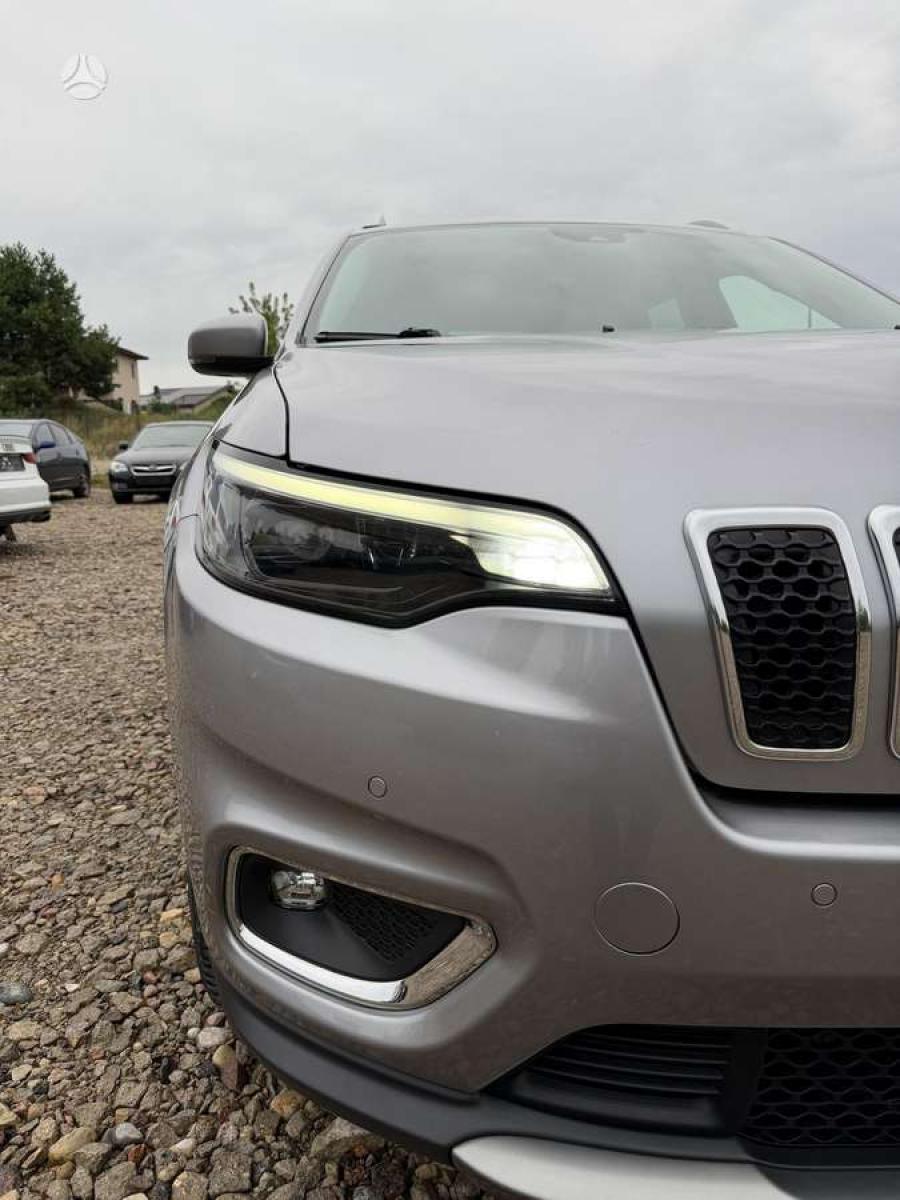 Pelēks Jeep Cherokee 2019 Viļņa, ar dzinēja tilpumu 2.18 L un nobraukumu 150 tūkst. km par 13250 €, foto 9 vietnē AUTOMOTO.COM.LV