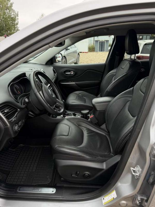 Grey Jeep Cherokee 2019 in Vilnius, with an engine capacity of 2.18 L and mileage of 150 thousand km for 13250 €, photo 10 on AUTOMOTO.COM.LV