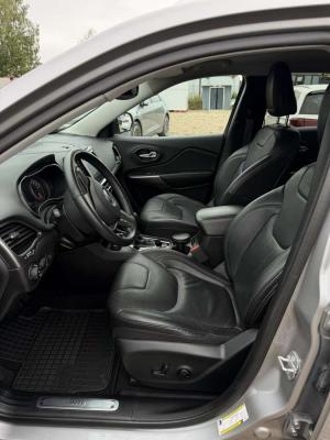 Pelēks Jeep Cherokee 2019 Viļņa, ar dzinēja tilpumu 2.18 L un nobraukumu 150 tūkst. km par 13250 €, foto 10 vietnē AUTOMOTO.COM.LV