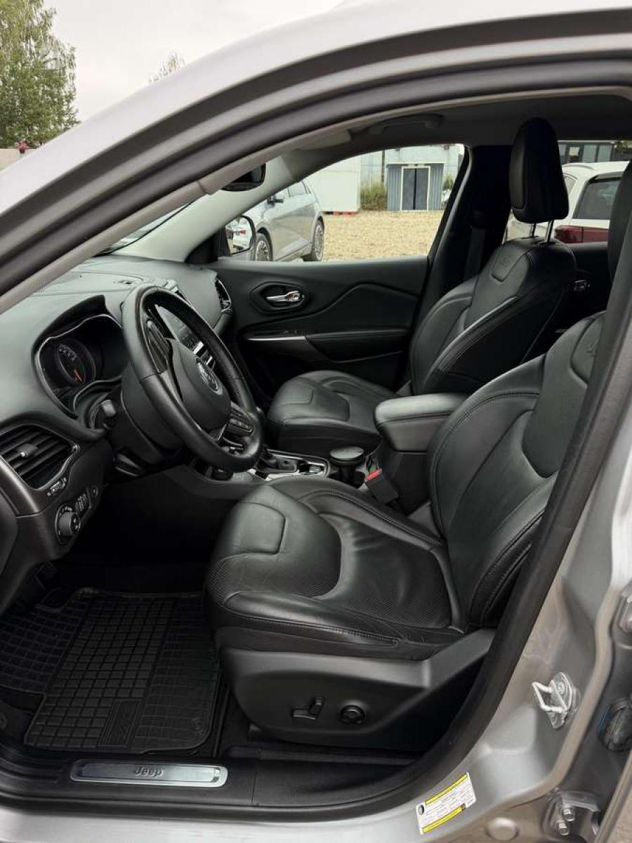 Pelēks Jeep Cherokee 2019 Viļņa, ar dzinēja tilpumu 2.18 L un nobraukumu 150 tūkst. km par 13250 €, foto 10 vietnē AUTOMOTO.COM.LV