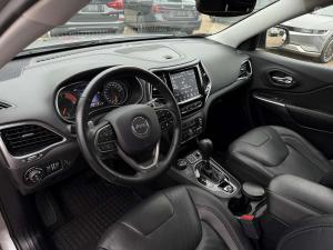 Pelēks Jeep Cherokee 2019 Viļņa, ar dzinēja tilpumu 2.18 L un nobraukumu 150 tūkst. km par 13250 €, foto 11 vietnē AUTOMOTO.COM.LV