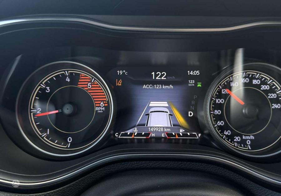Pelēks Jeep Cherokee 2019 Viļņa, ar dzinēja tilpumu 2.18 L un nobraukumu 150 tūkst. km par 13250 €, foto 16 vietnē AUTOMOTO.COM.LV