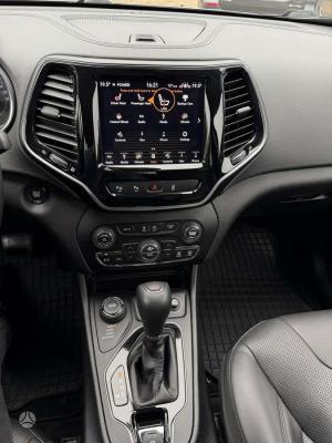 Pelēks Jeep Cherokee 2019 Viļņa, ar dzinēja tilpumu 2.18 L un nobraukumu 150 tūkst. km par 13250 €, foto 18 vietnē AUTOMOTO.COM.LV