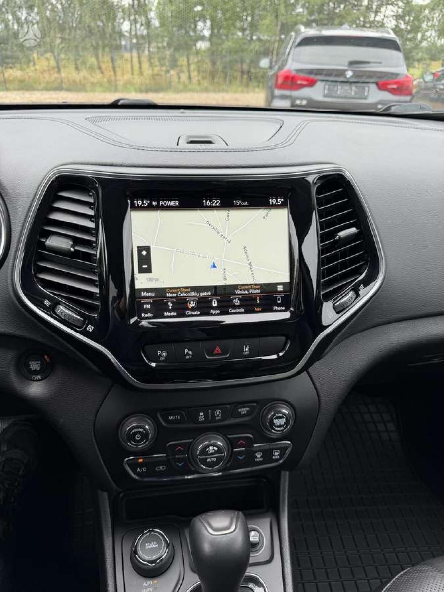 Pelēks Jeep Cherokee 2019 Viļņa, ar dzinēja tilpumu 2.18 L un nobraukumu 150 tūkst. km par 13250 €, foto 19 vietnē AUTOMOTO.COM.LV
