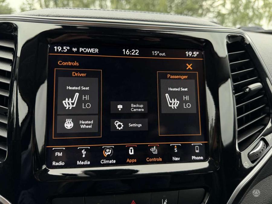 Pelēks Jeep Cherokee 2019 Viļņa, ar dzinēja tilpumu 2.18 L un nobraukumu 150 tūkst. km par 13250 €, foto 20 vietnē AUTOMOTO.COM.LV
