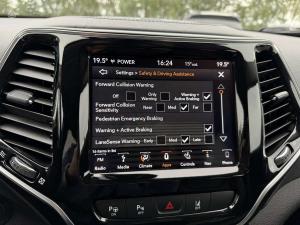 Pelēks Jeep Cherokee 2019 Viļņa, ar dzinēja tilpumu 2.18 L un nobraukumu 150 tūkst. km par 13250 €, foto 22 vietnē AUTOMOTO.COM.LV