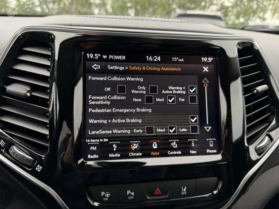 Pelēks Jeep Cherokee 2019 Viļņa, ar dzinēja tilpumu 2.18 L un nobraukumu 150 tūkst. km par 13250 €, foto 22 vietnē AUTOMOTO.COM.LV