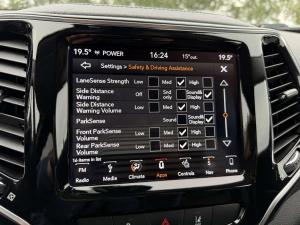 Pelēks Jeep Cherokee 2019 Viļņa, ar dzinēja tilpumu 2.18 L un nobraukumu 150 tūkst. km par 13250 €, foto 23 vietnē AUTOMOTO.COM.LV