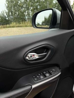 Pelēks Jeep Cherokee 2019 Viļņa, ar dzinēja tilpumu 2.18 L un nobraukumu 150 tūkst. km par 13250 €, foto 26 vietnē AUTOMOTO.COM.LV