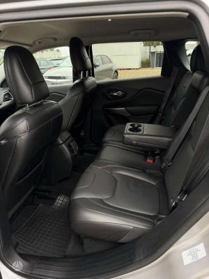 Pelēks Jeep Cherokee 2019 Viļņa, ar dzinēja tilpumu 2.18 L un nobraukumu 150 tūkst. km par 13250 €, foto 29 vietnē AUTOMOTO.COM.LV