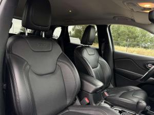 Pelēks Jeep Cherokee 2019 Viļņa, ar dzinēja tilpumu 2.18 L un nobraukumu 150 tūkst. km par 13250 €, foto 31 vietnē AUTOMOTO.COM.LV